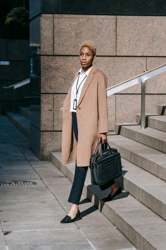 The Secret To Elegant Classy Style | What Is She Wearing